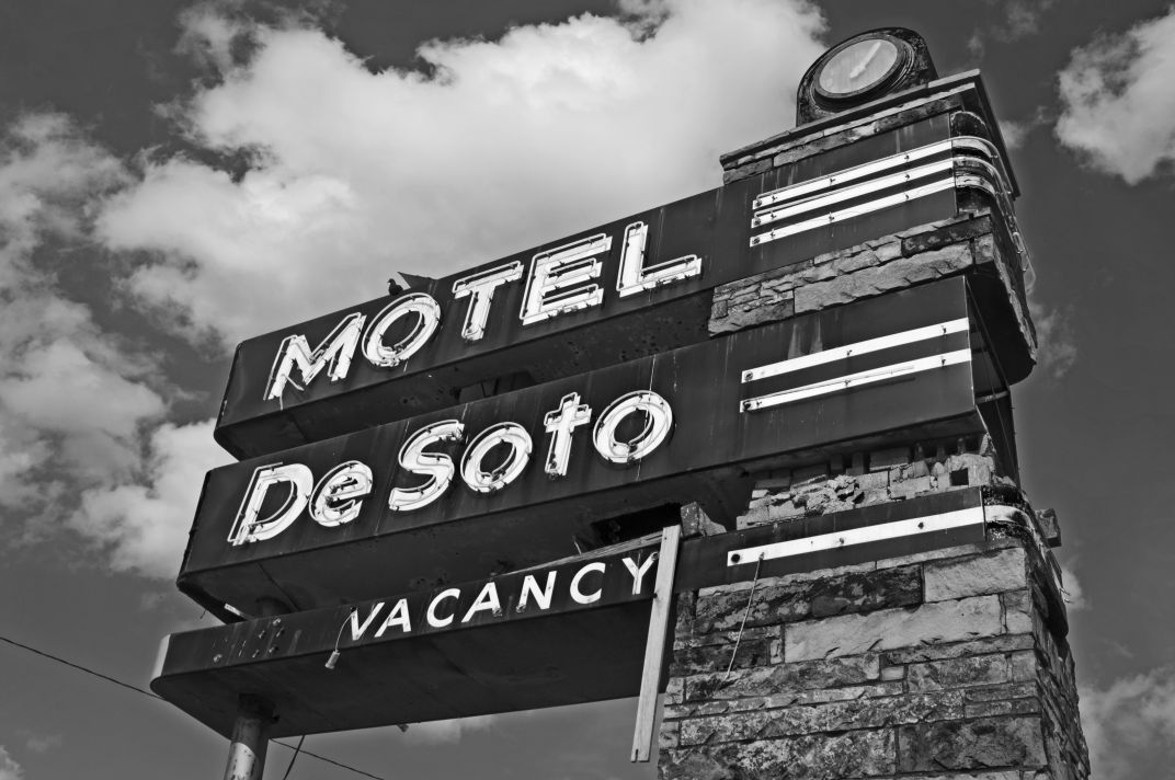Motel DeSoto Sign | Smithsonian Photo Contest | Smithsonian Magazine