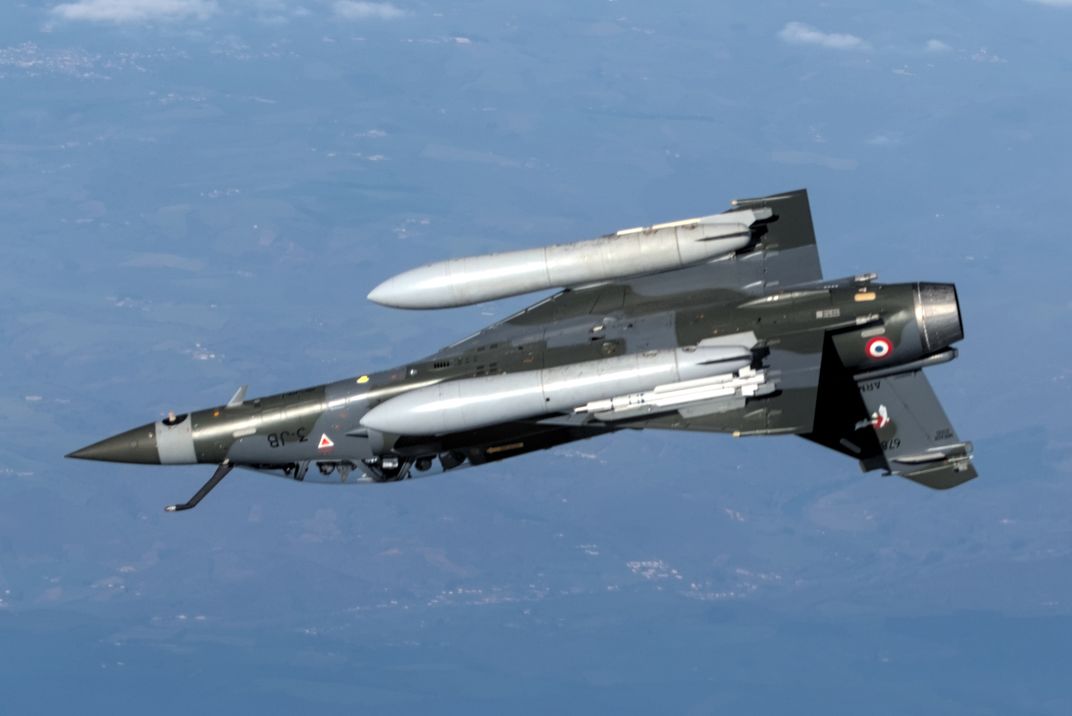 French Mirage 2000D saying goodbye with an inverted role | Smithsonian ...