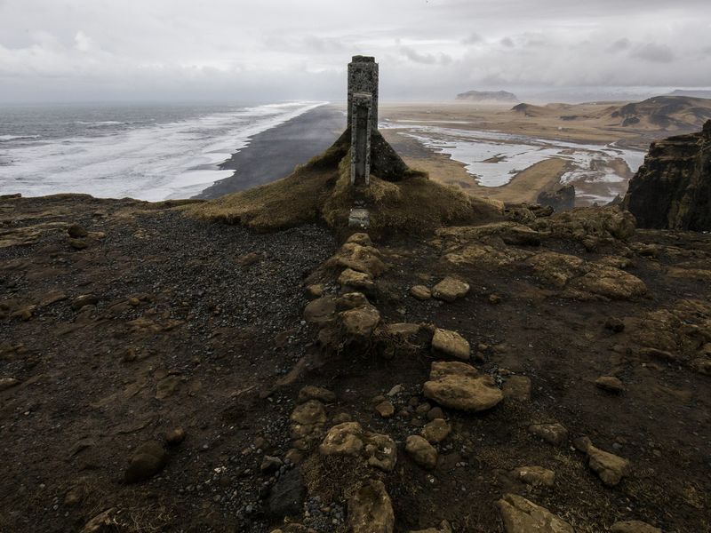 Iceland Overlooking a Cliff Onto the Beach | Smithsonian Photo Contest ...