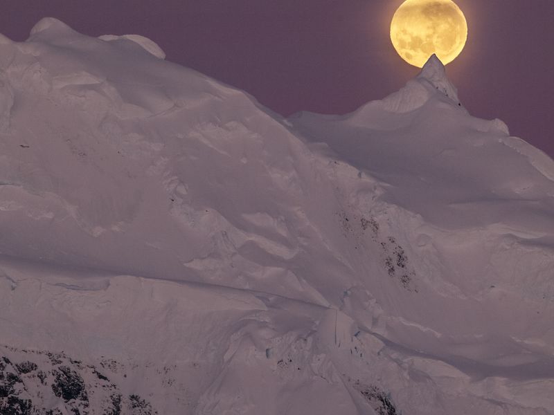 The Ice Moon | Smithsonian Photo Contest | Smithsonian Magazine