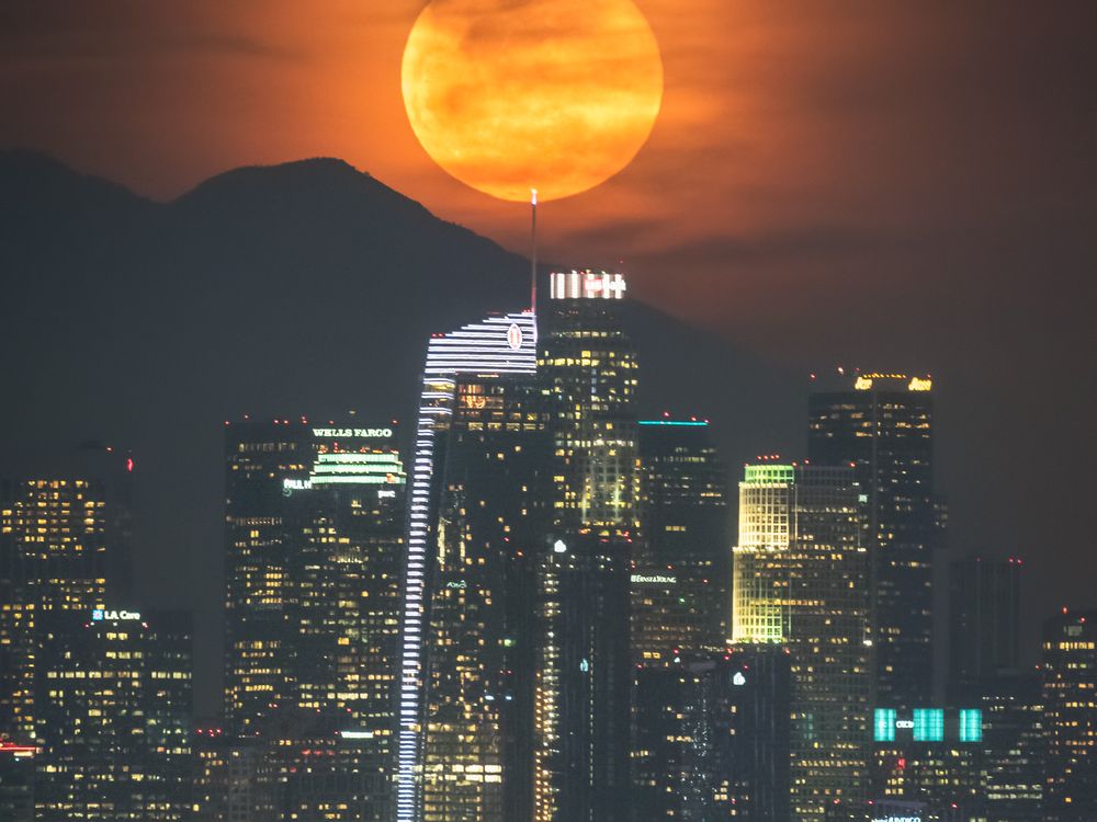 Moon pop | Smithsonian Photo Contest | Smithsonian Magazine