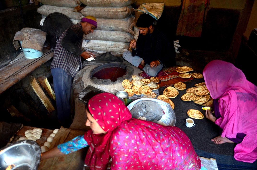FAMILY BAKERY | Smithsonian Photo Contest | Smithsonian Magazine