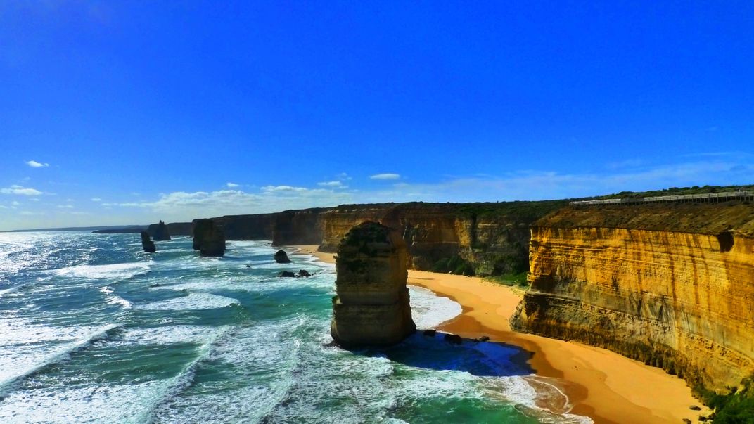 Towering limestone cliffs of the Twelve Apostles in the Great Ocean ...