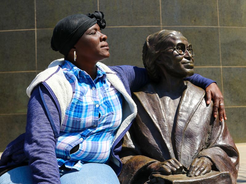 Homeless Woman Hugging Rosa Parks Statue | Smithsonian Photo Contest ...