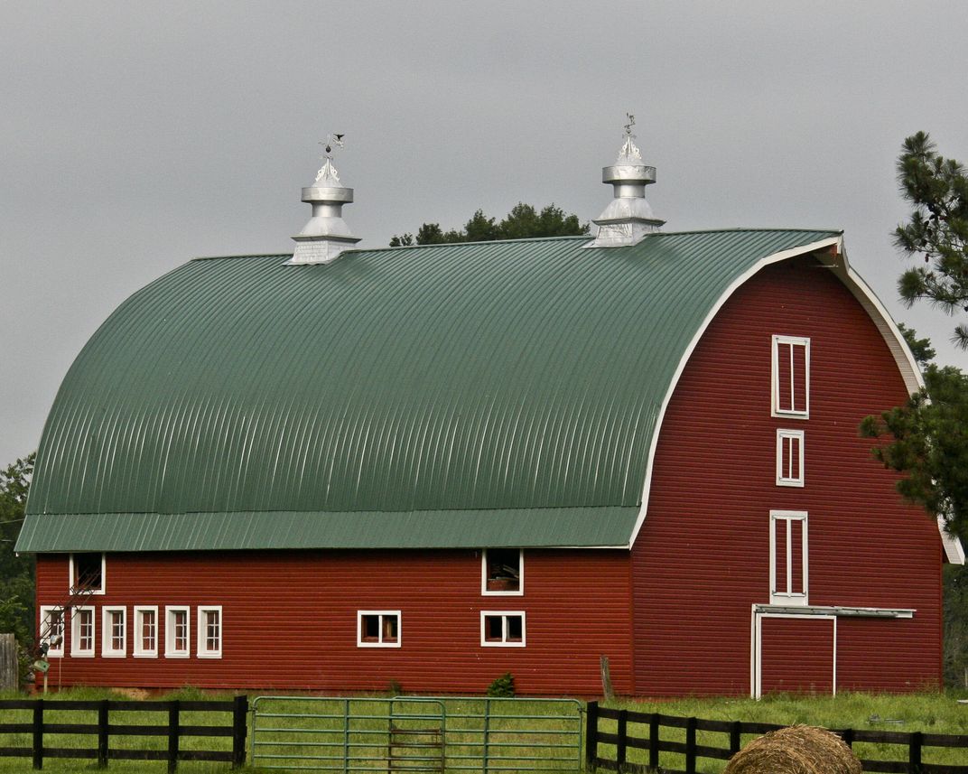 Traditional red barn | Smithsonian Photo Contest | Smithsonian Magazine