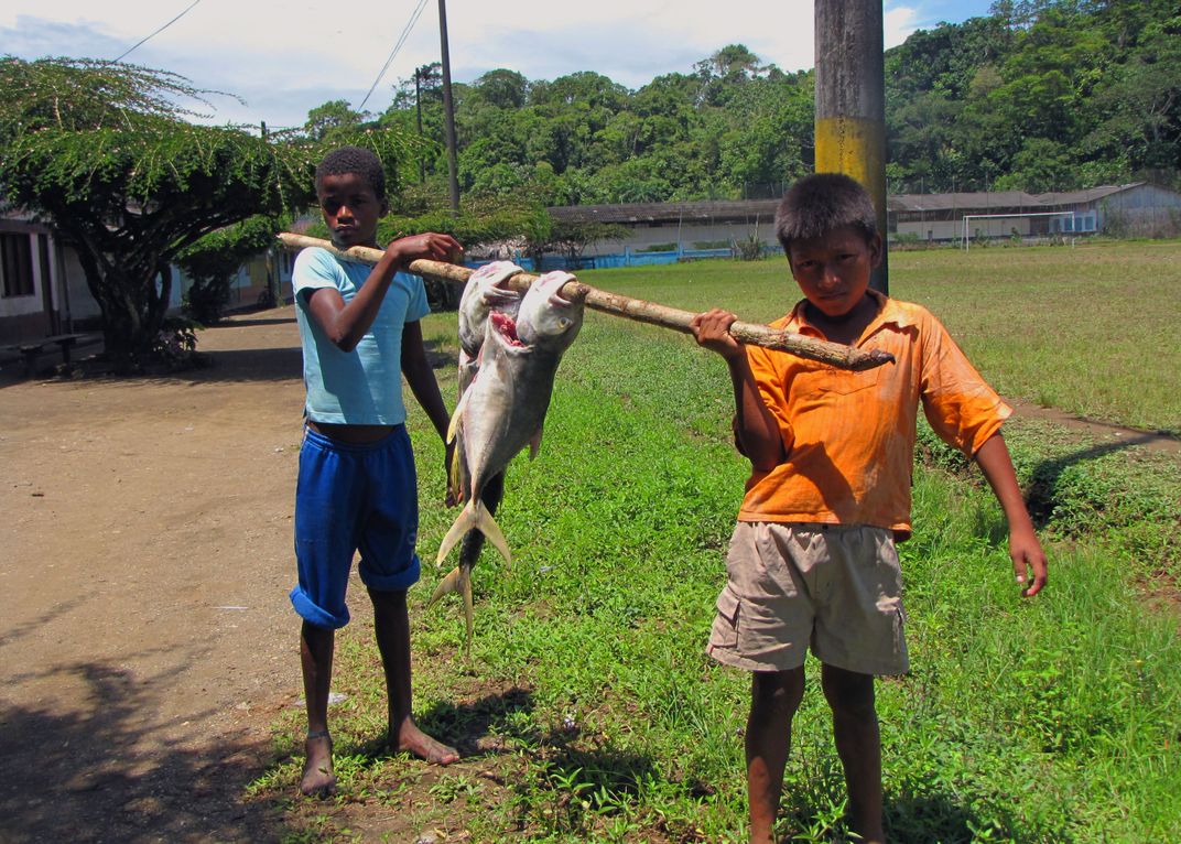 Children selling fish | Smithsonian Photo Contest | Smithsonian Magazine