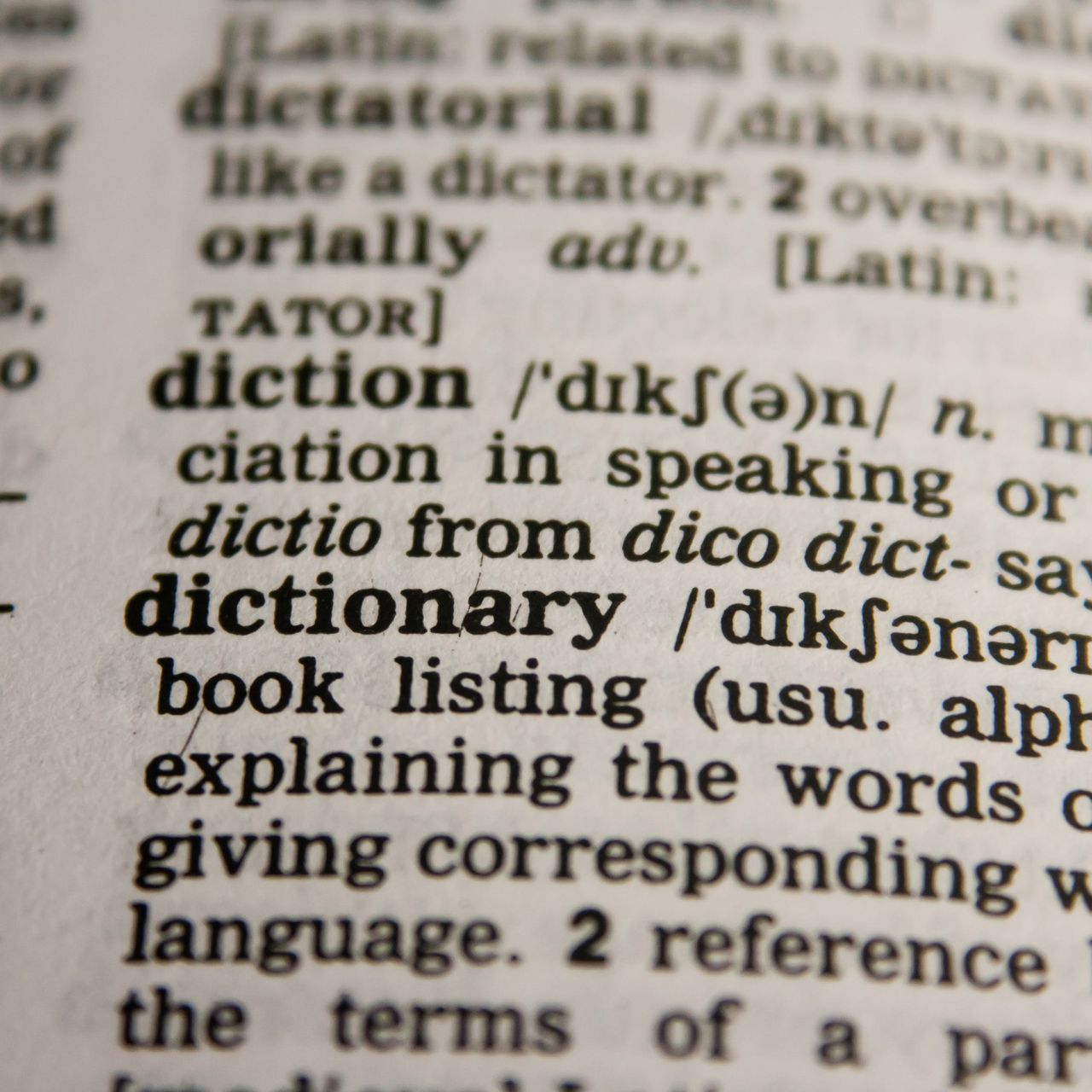 dictionreal