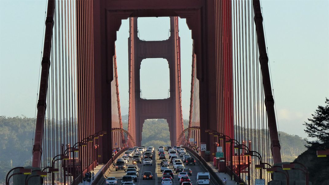 Daily movement over the iconic Golden Gate bridge | Smithsonian Photo ...