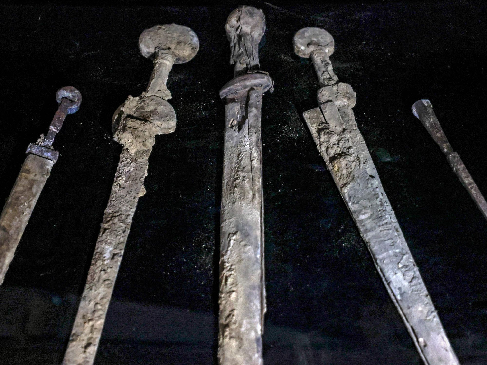 Archaeologists Unearth Four 1,900-Year-Old Roman Swords in Israeli Cave