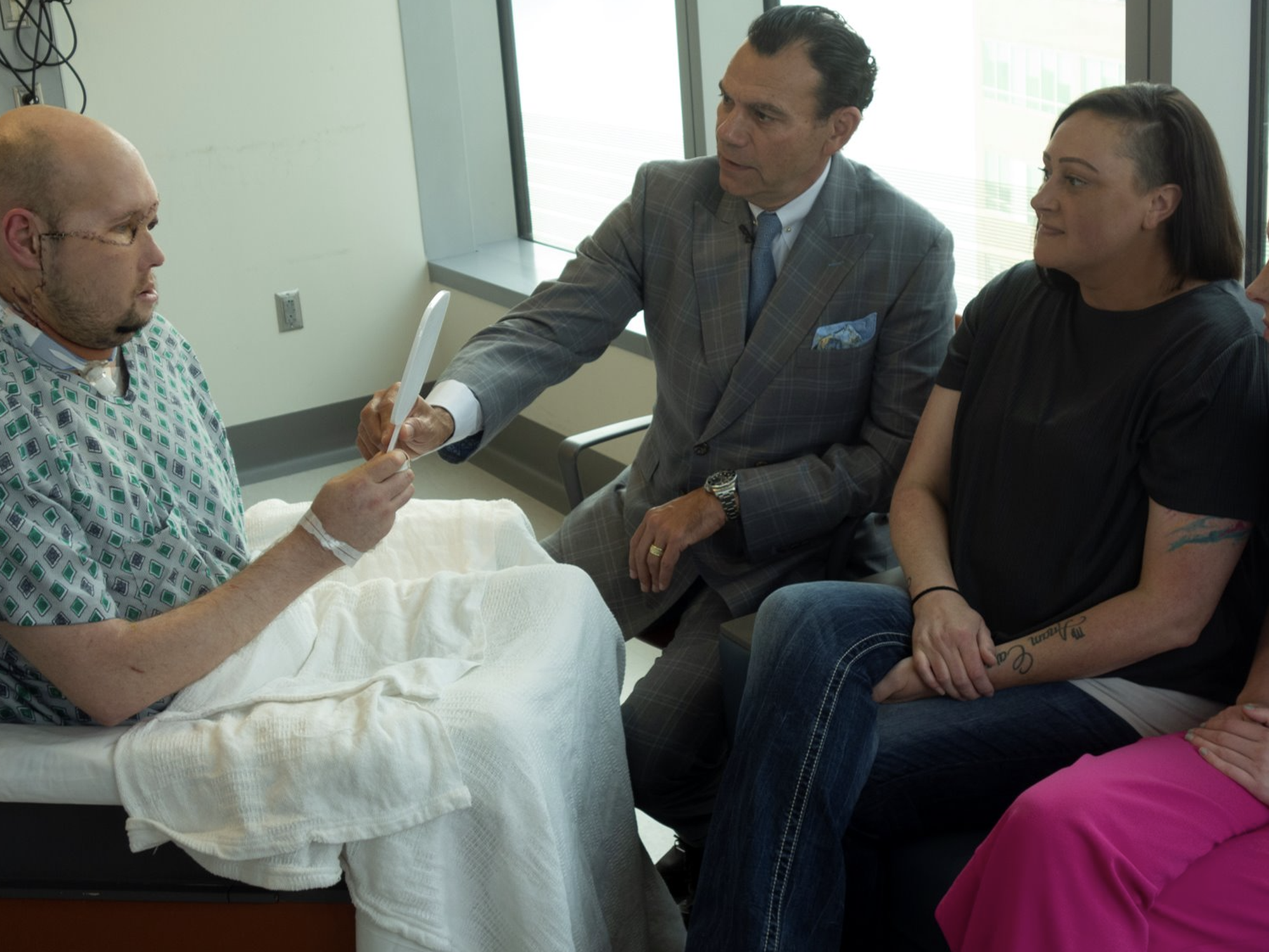 Surgeons Perform World's First Whole Eyeball Transplant on Arkansas Veteran