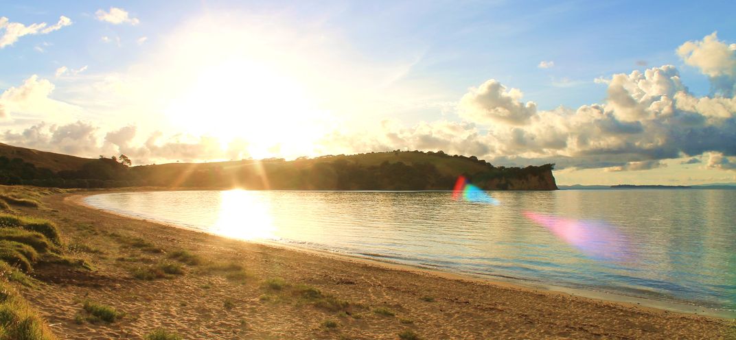 Sunrise on the coast of the Pacific Ocean, outside of Auckland, New ...