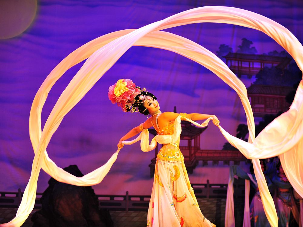 Streamer Dancer | Smithsonian Photo Contest | Smithsonian Magazine