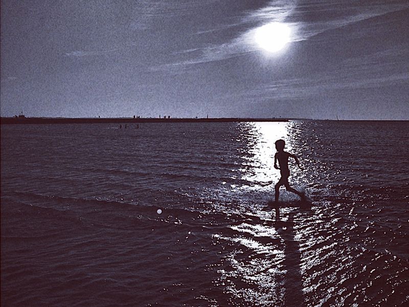 Running on the waves | Smithsonian Photo Contest | Smithsonian Magazine