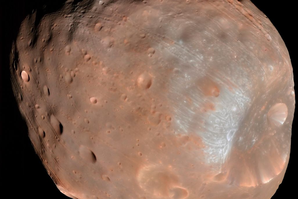 mars moons from the surface