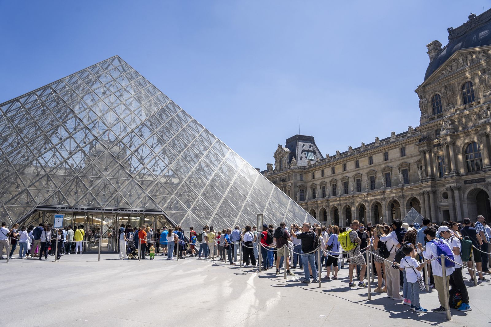 The Louvre Is Asking Architects to Submit Their Design Ideas for an ...