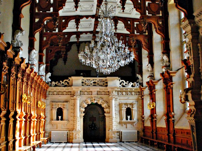 The Great Hall in an 1800's English manor house, Harlaxton Manor ...