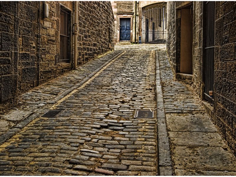 Old Alley in Edinburgh, Scotland | Smithsonian Photo Contest ...