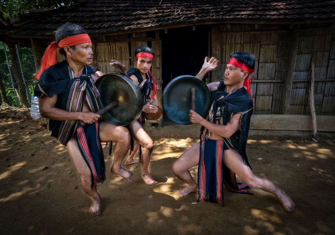 "Cong Chieng" dance | Smithsonian Photo Contest | Smithsonian Magazine