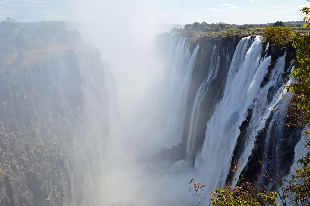 Mosi-Oa-Tunya, "The Smoke That Thunders", as the Victoria Falls were ...