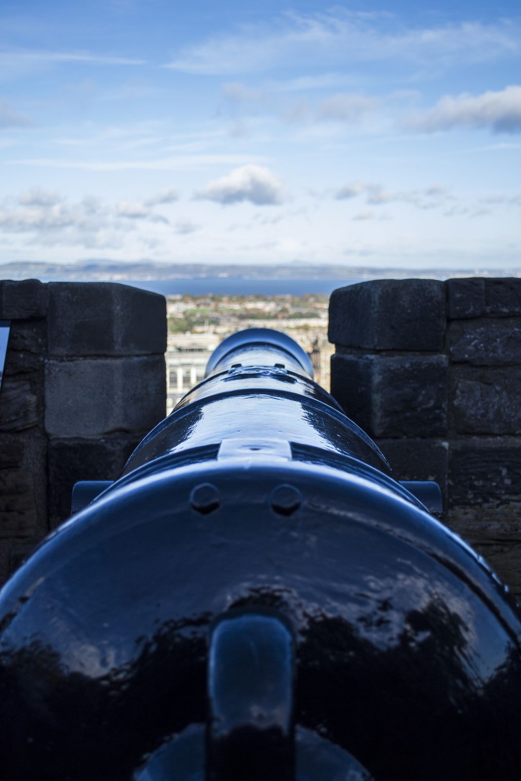 During the visit in Edinburgh, this beautiful cannon with complimentary ...