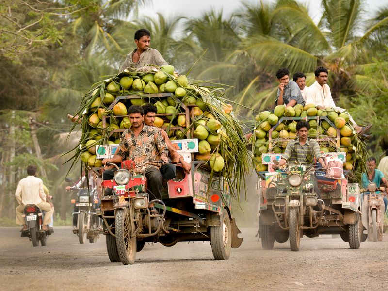 nikon d7000, 1/2000 f4.5 iso 640 vr17-300f4.5 travelling on state ...