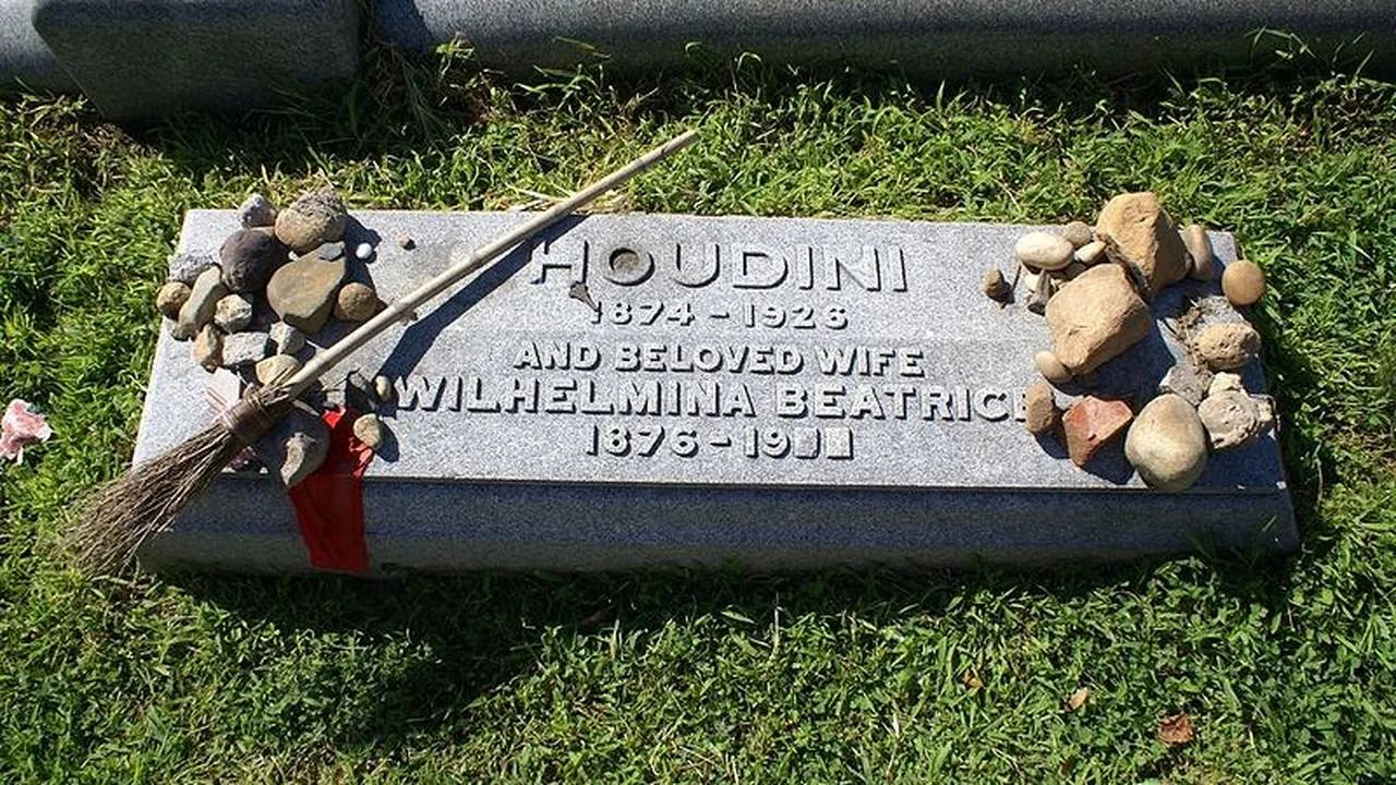 Famous Dead People In Coffins