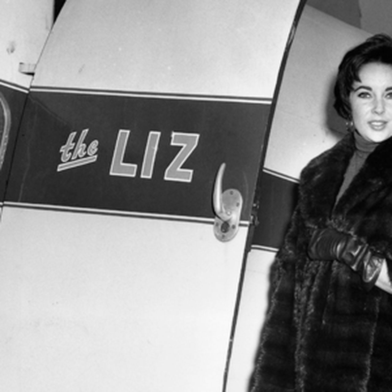 List Of Celebrities Killed In Plane Crashes 60 Photos - Moonagedaydream ...