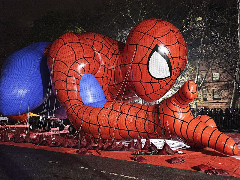 Spider man balloon ready for action in Macy's Thanksgiving Day parade ...