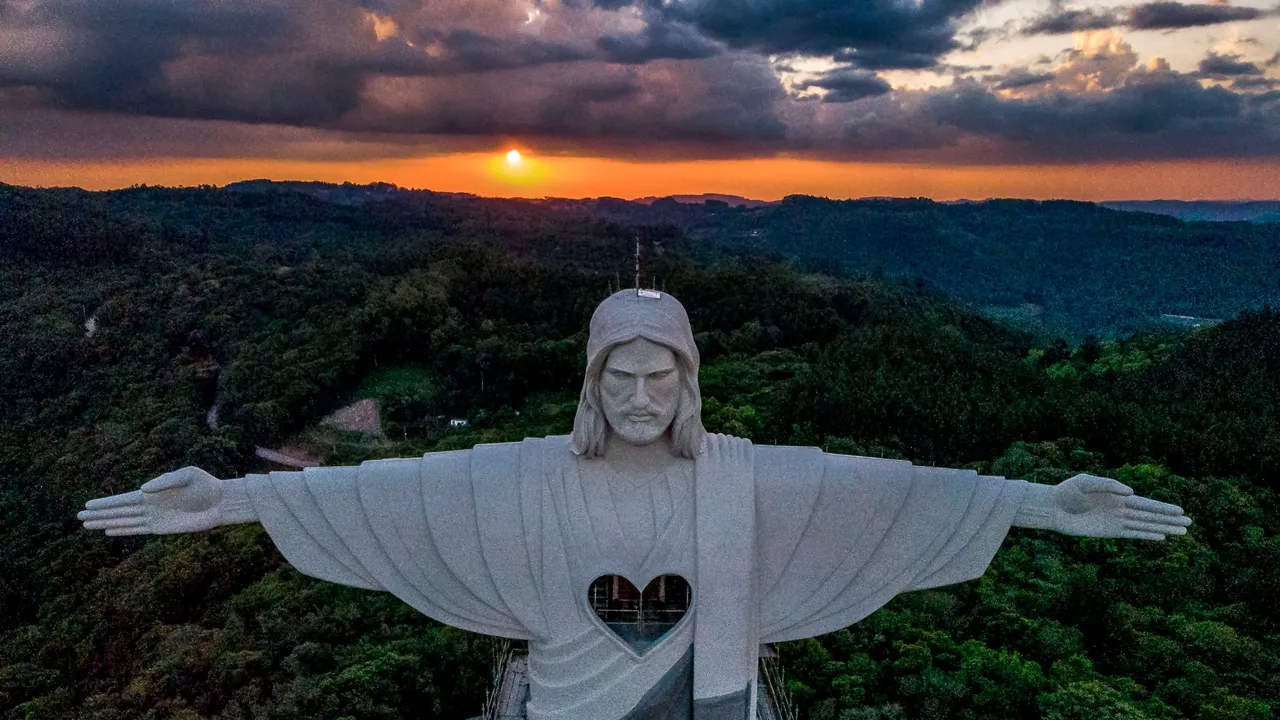 christ the redeemer width