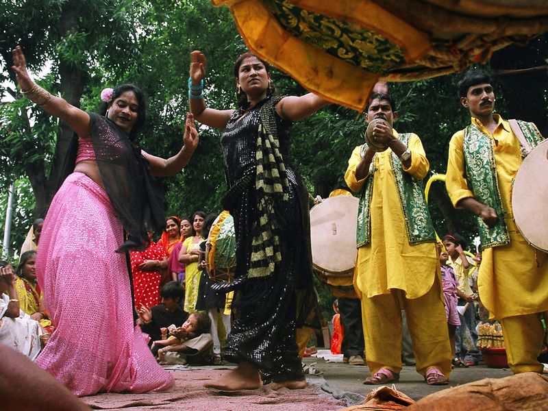 DANCE OF HIJRA AT CHAT FESTIVAL . | Smithsonian Photo Contest ...