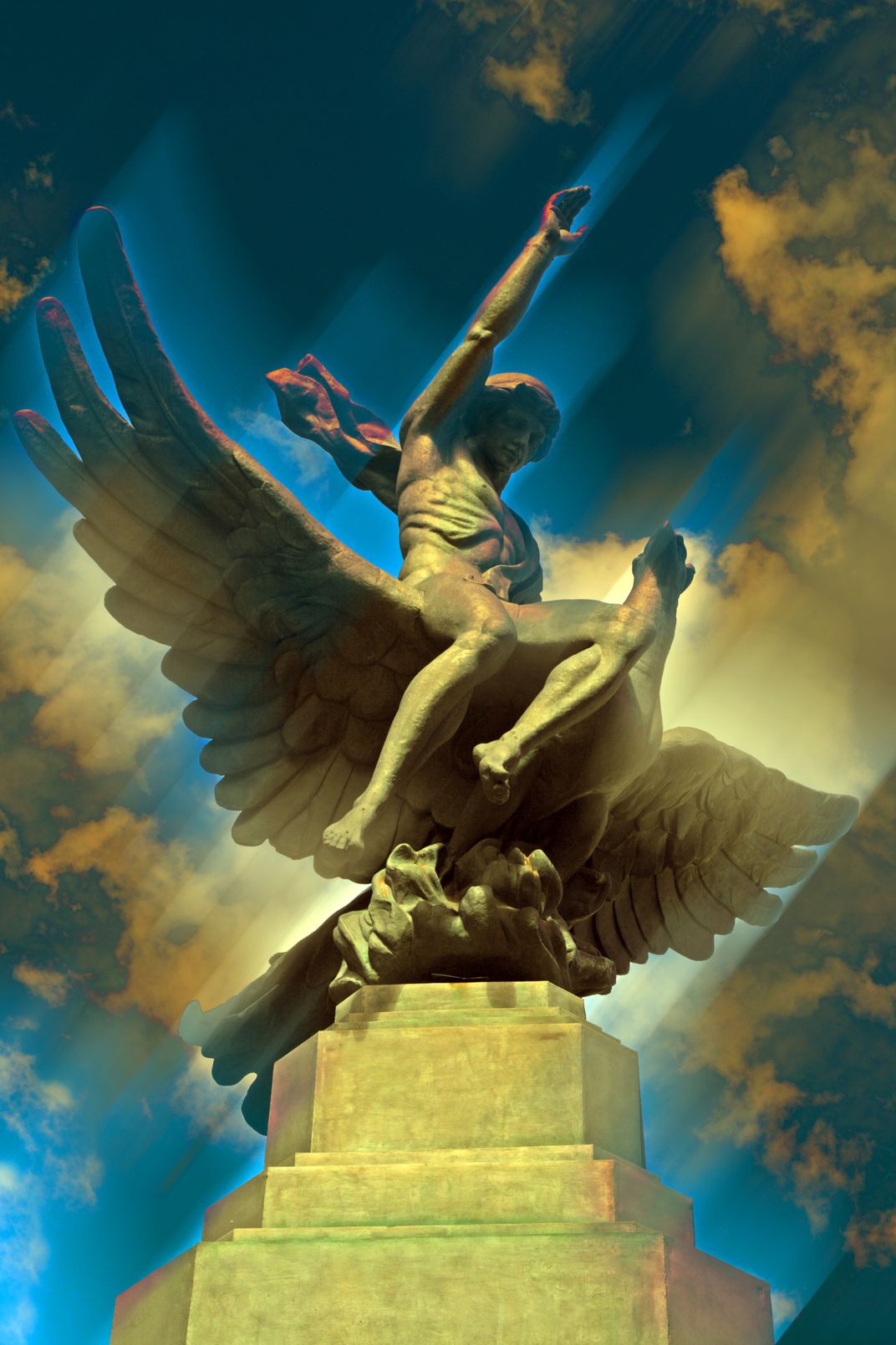 Huge sculpture of Zeus and Ganimedes in Santa Cruz de Tenerife city ...