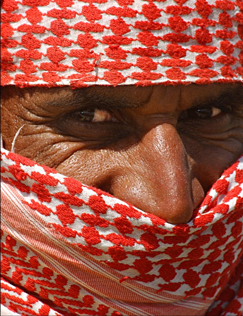 This Iraqi construction worker was photographed while documenting ...