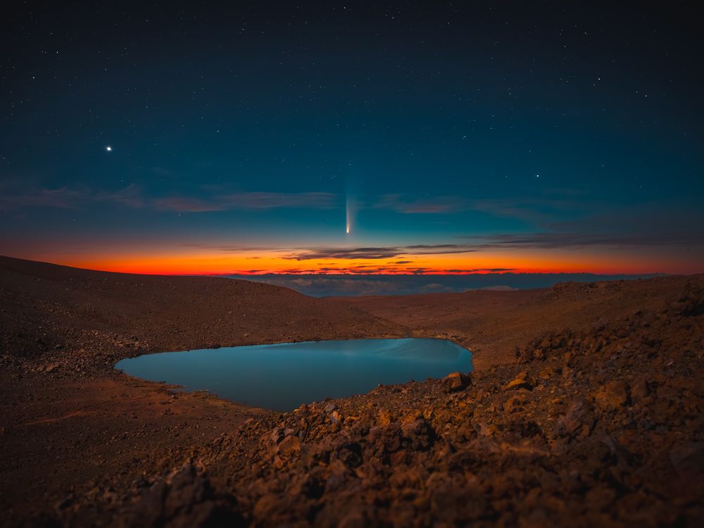 C/2023 A3 (Tsuchinshan–ATLAS) Comet over Lake Waiau, Maunakea, Island ...