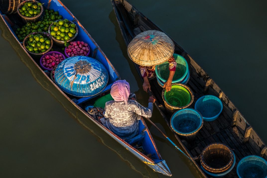 Trading on the Water 3 | Smithsonian Photo Contest | Smithsonian Magazine