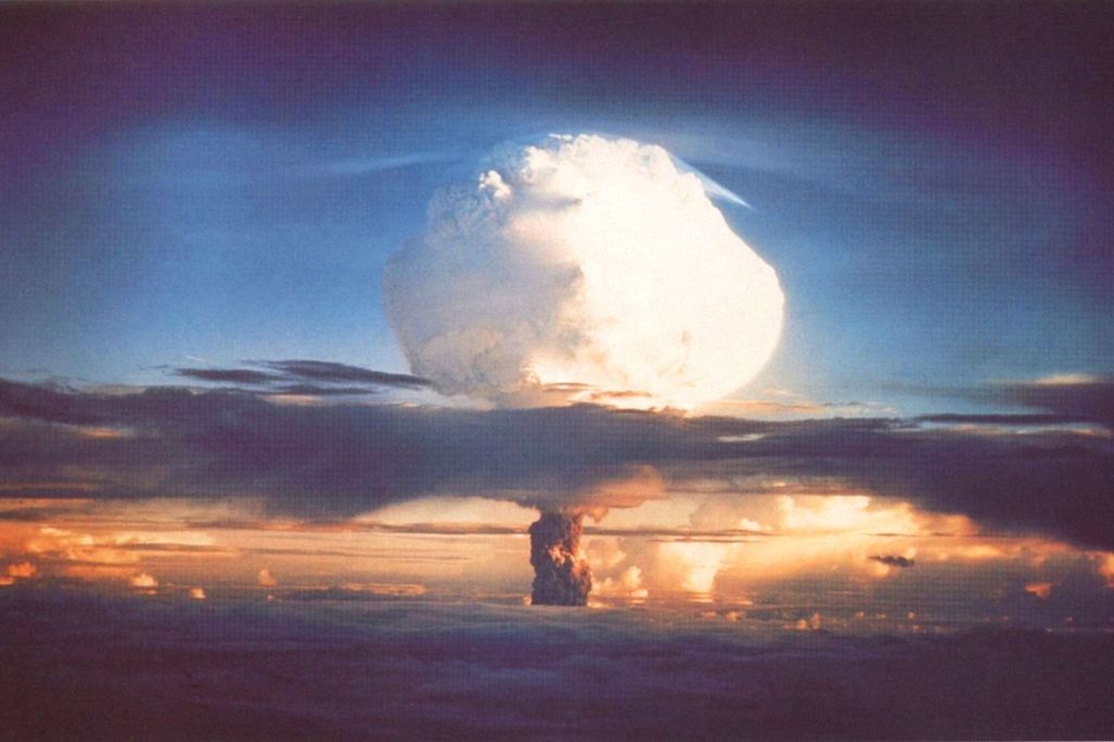 chernobyl explosion mushroom cloud