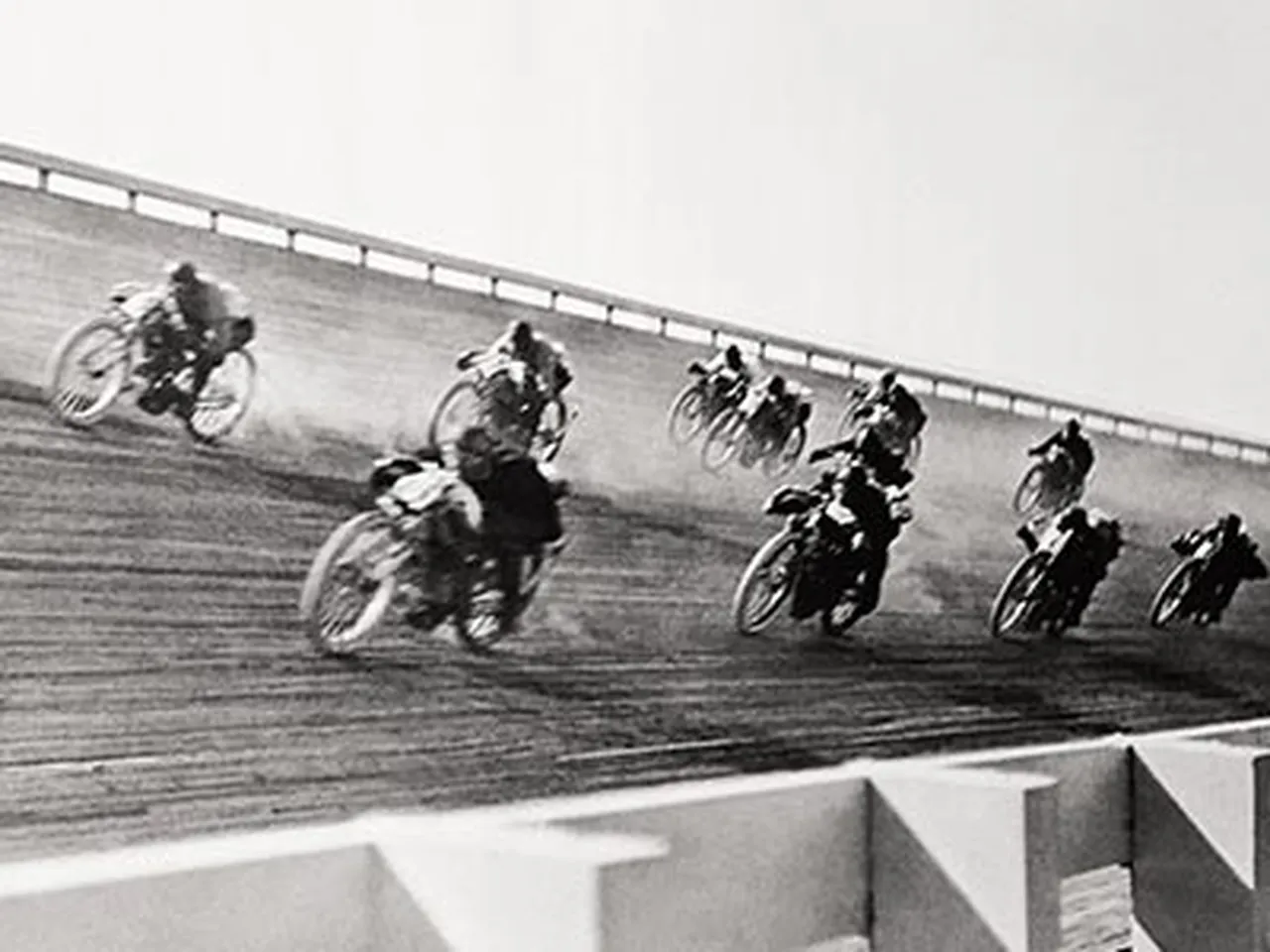 Early Motorcycle Racing Hepburn's New Ride — Archive Moto