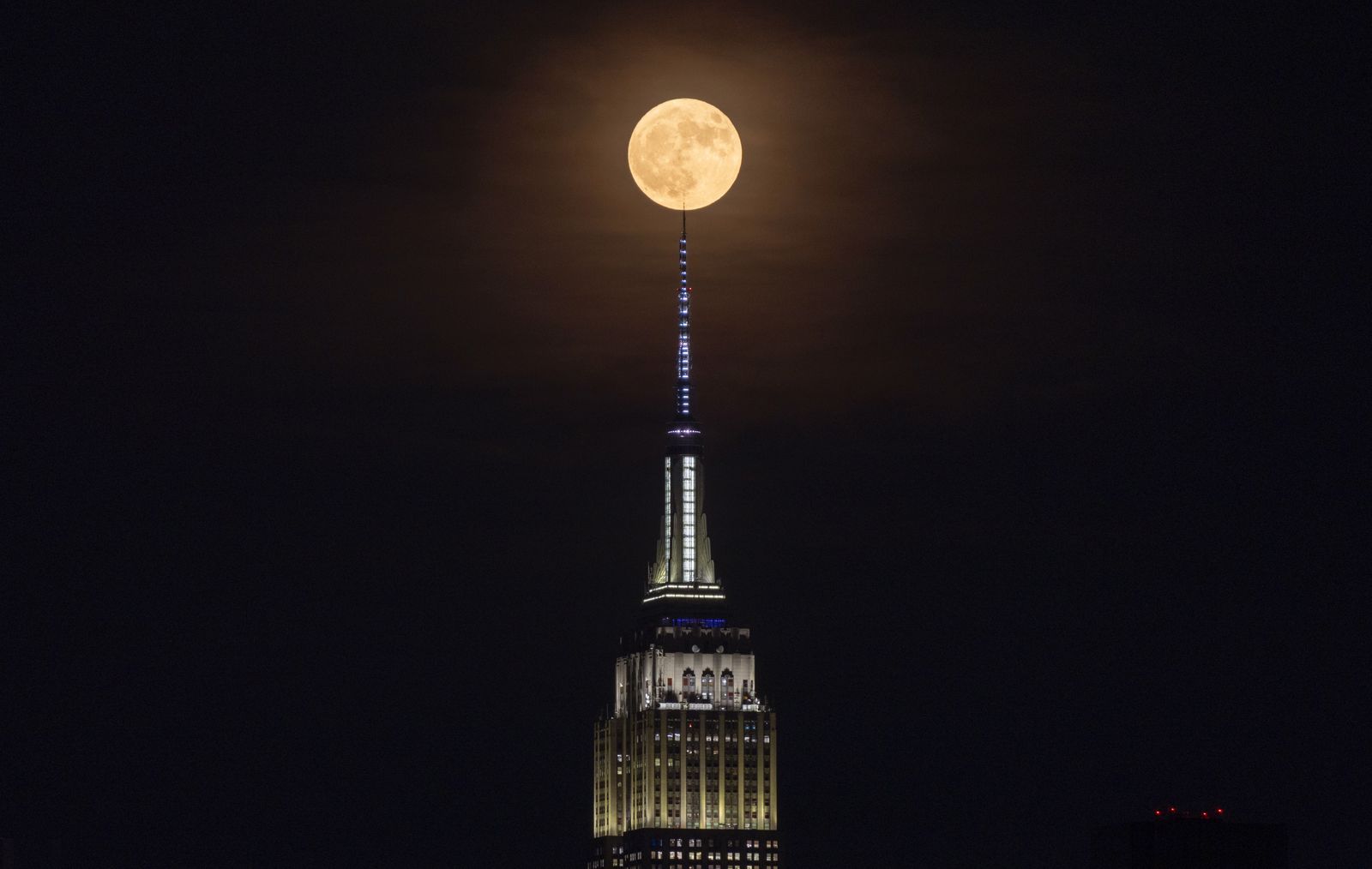 These 17 Stunning Photos of the Strawberry Moon Show Earth's Natural ...
