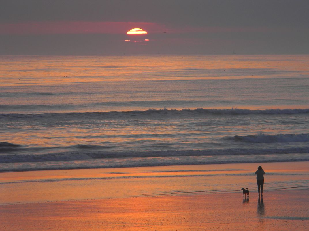 A golden orange sunset off Westports Cohassett Beach, near Grays Harbor ...