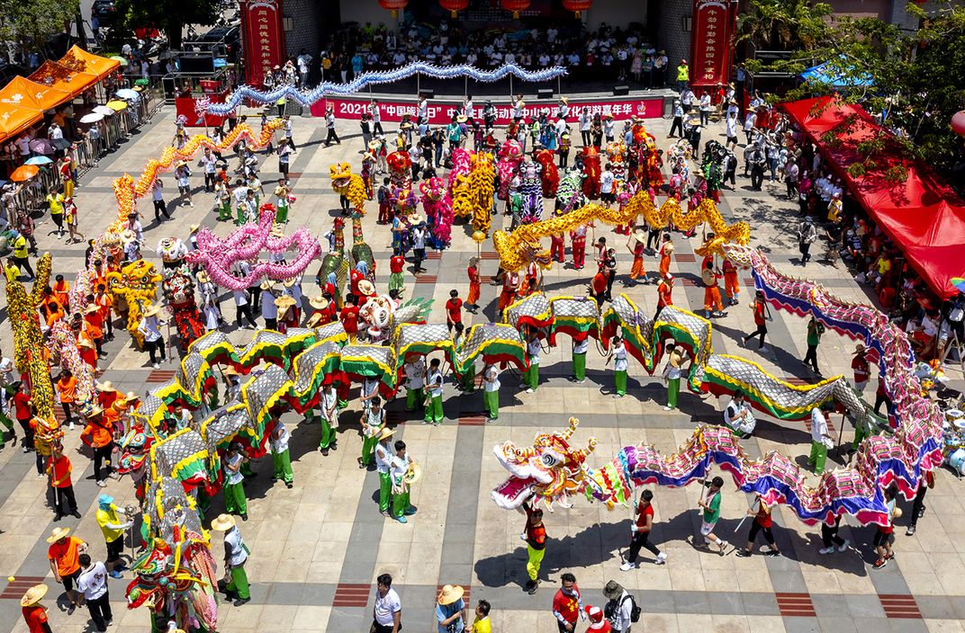 Dragon Dancing C1 | Smithsonian Photo Contest | Smithsonian Magazine