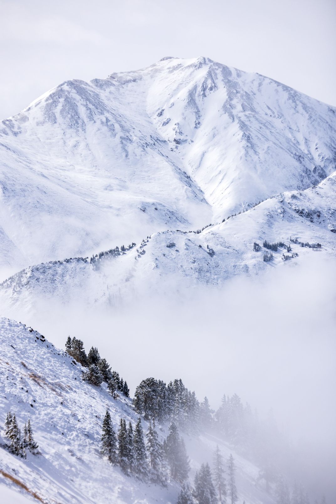 Snowy cloud Inversion in the Collegiate Peaks in Colorado | Smithsonian ...