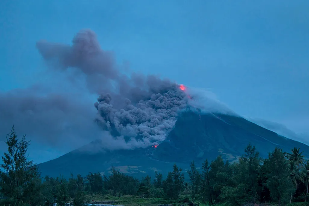 mayon volcano eruption