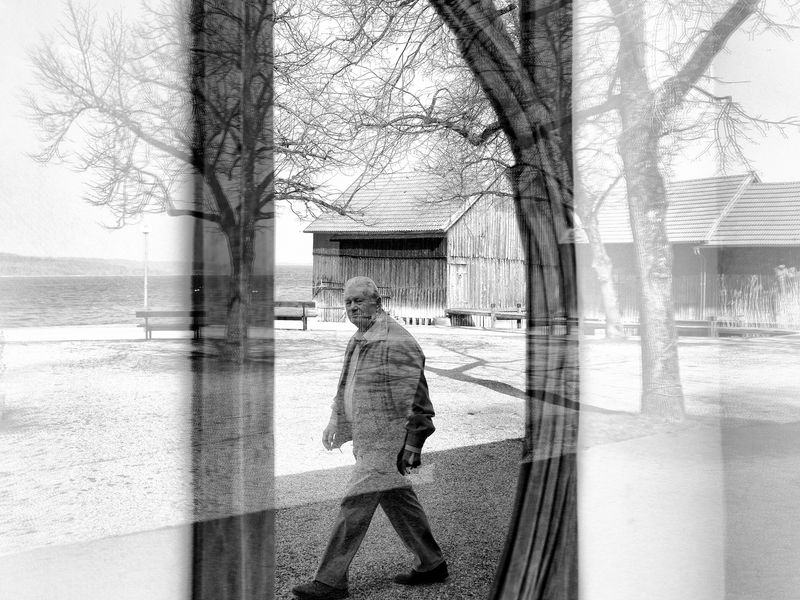 Framed passerby | Smithsonian Photo Contest | Smithsonian Magazine