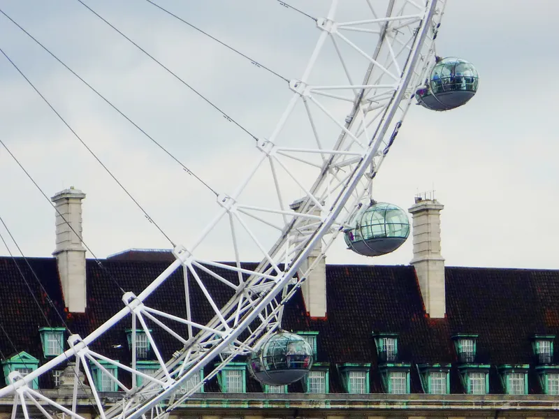 The size of the London Eye can be overwhelming, but it is the contrast ...