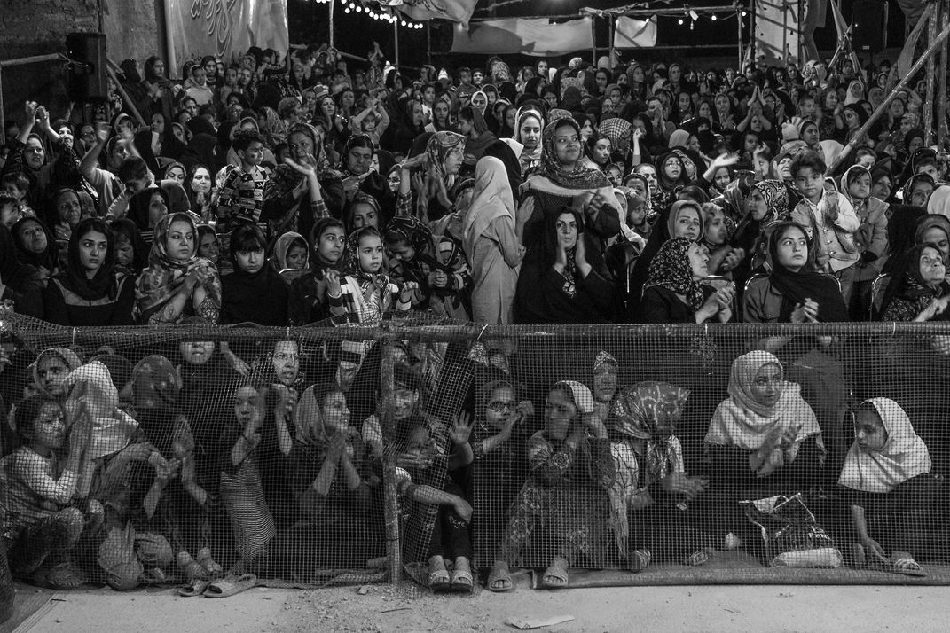 women shiraz | Smithsonian Photo Contest | Smithsonian Magazine