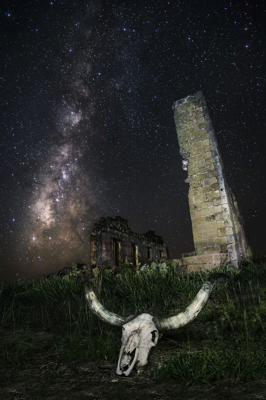 The Milky Way shines over the ruins of the 1947 Pontotoc, Texas fire ...