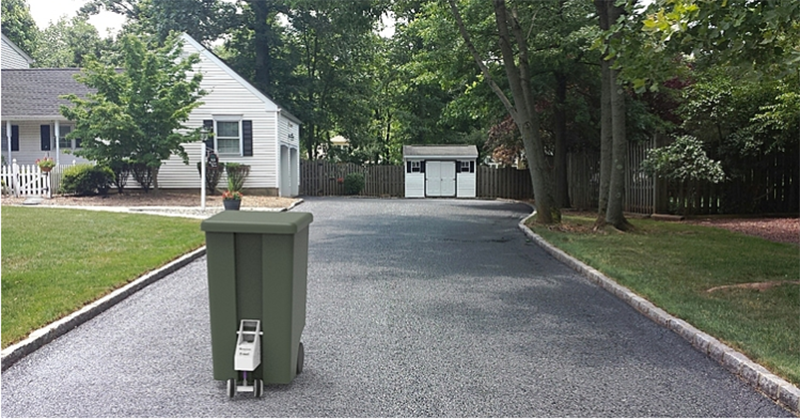This Robotic Trash Can Takes Itself to the Curb