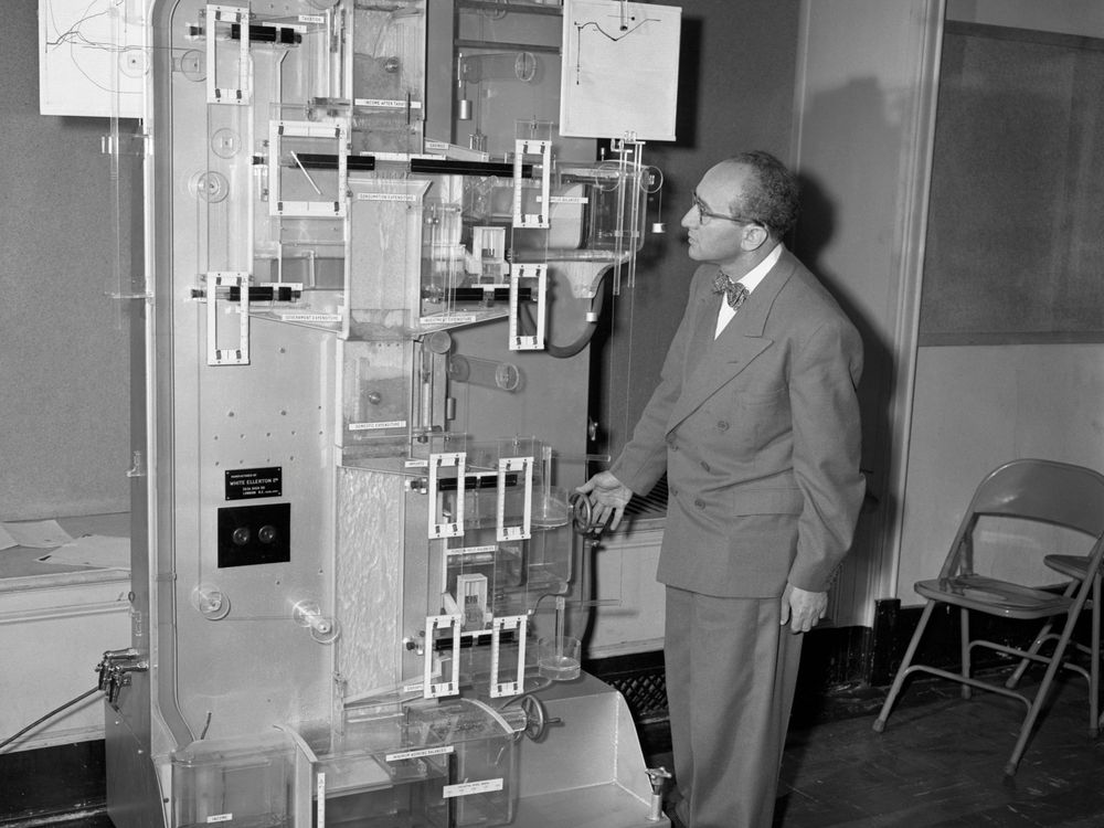 This Computer From 1949 Runs on Water