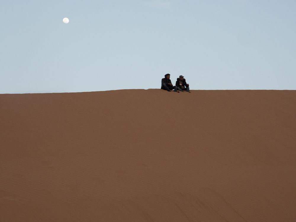 a quiet chat | Smithsonian Photo Contest | Smithsonian Magazine