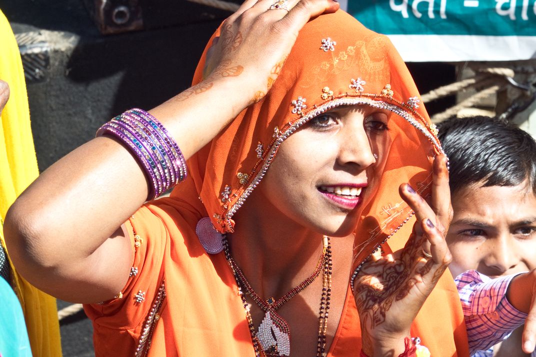 Woman along the road to Agra India | Smithsonian Photo Contest ...