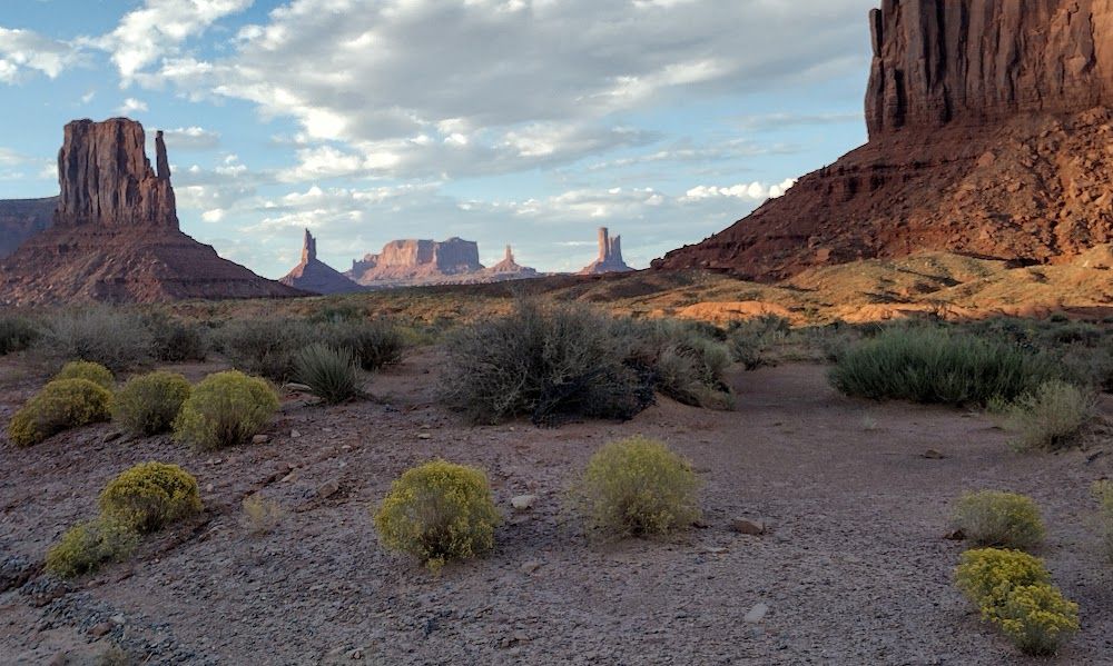 The Pillars of Monument Valley Utah | Smithsonian Photo Contest ...